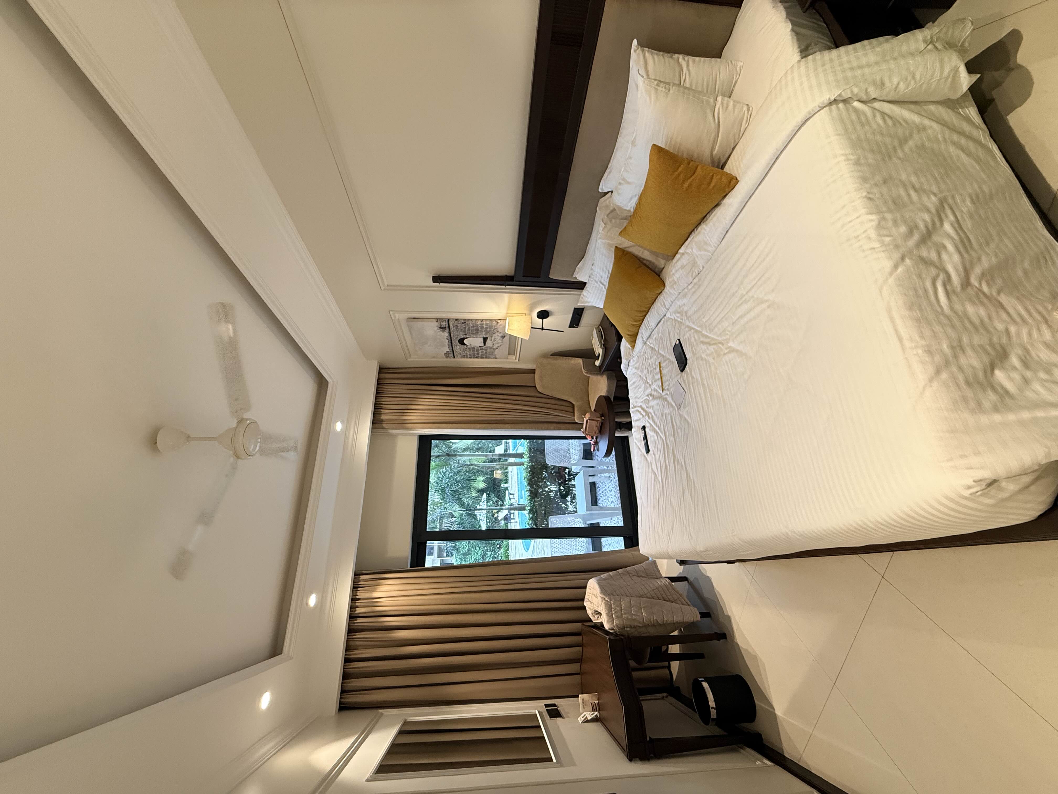 LEMON TREE HOTEL ARPORA 𝗕𝗢𝗢𝗞 Goa Hotel