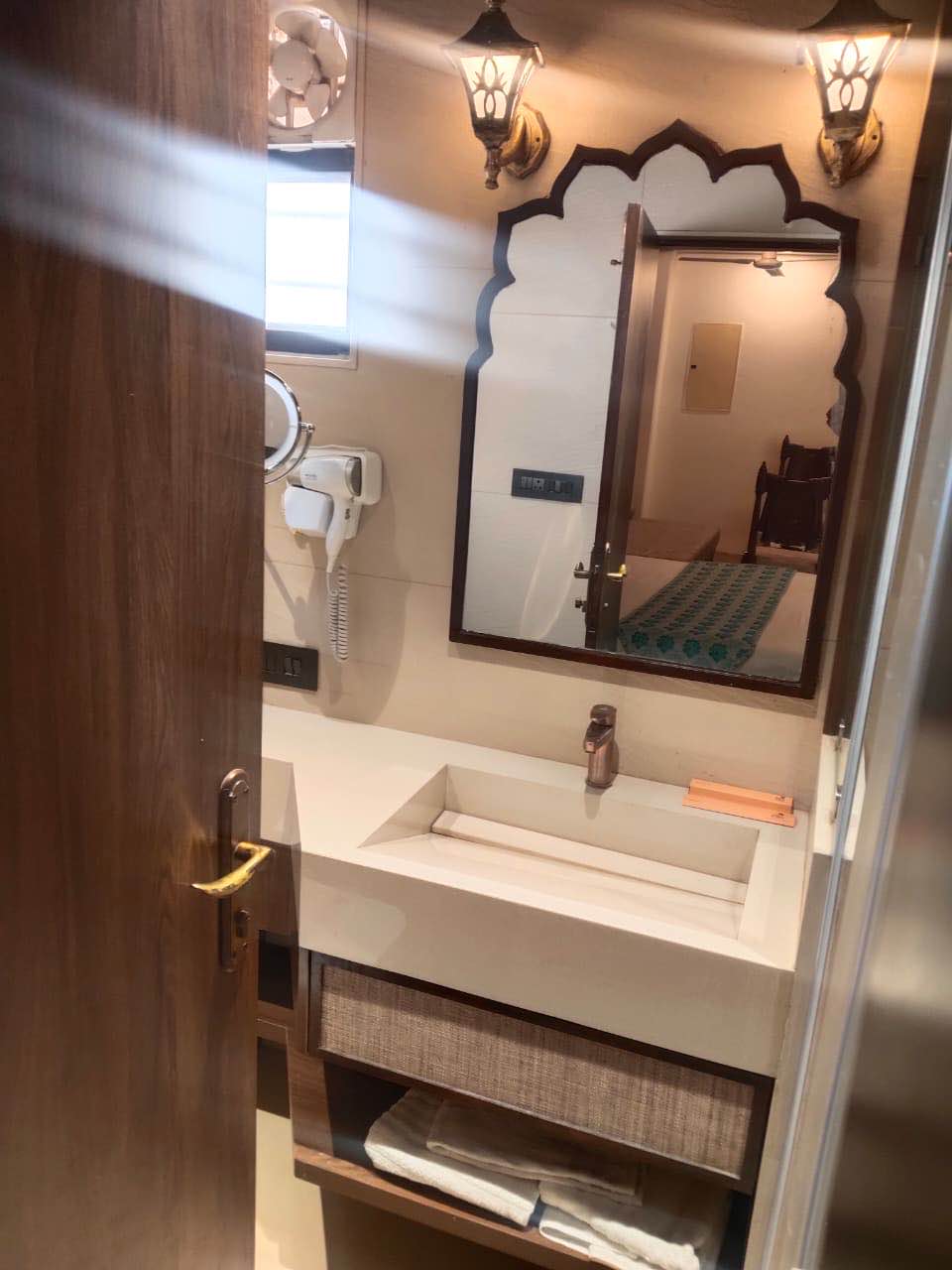 Radhey Ki Haveli ( 230 m from Khatu Shyam Ji Temple ) 𝗕𝗢𝗢𝗞 Khatu Hotel