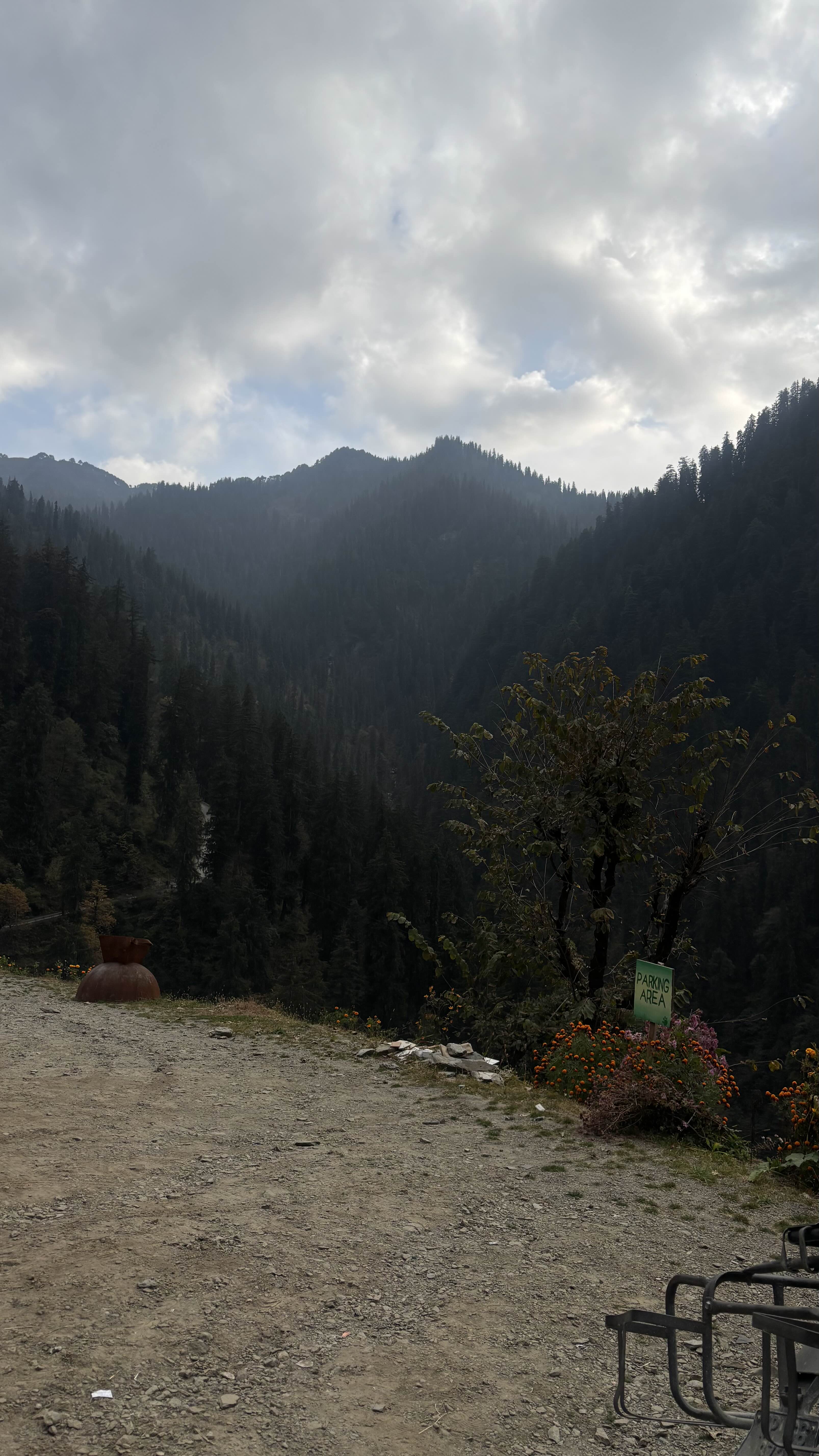 Moustache Shoja, Jibhi 𝗕𝗢𝗢𝗞 Jibhi Hostel