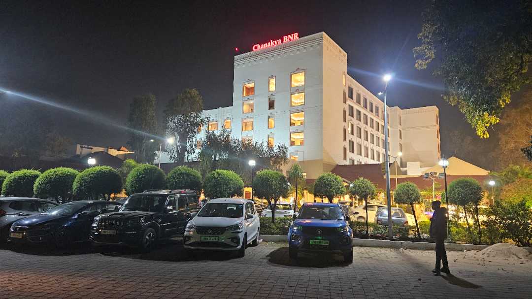 CHANAKYA BNR HOTEL 𝗕𝗢𝗢𝗞 Ranchi Hotel