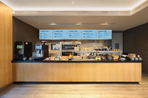 Holiday Inn Express Pune Pimpri 𝗕𝗢𝗢𝗞 Pune Hotel